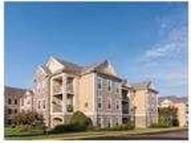 Spacious 2 bedroom, 2 bath. Single Car Garage!