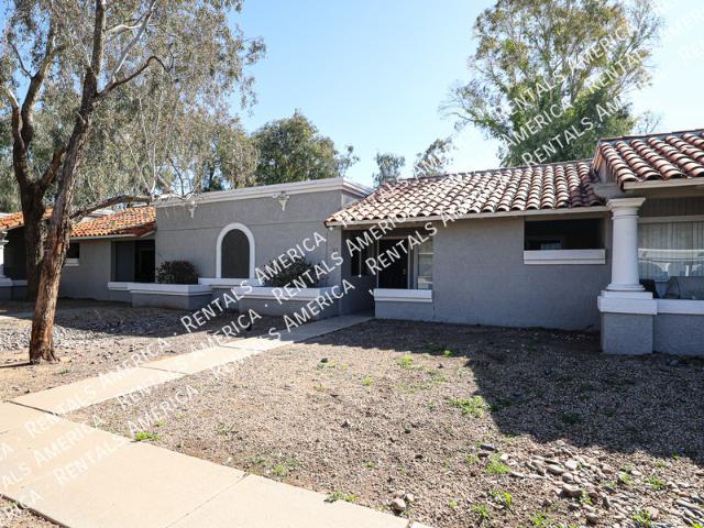 MI SPECIAL! Spacious 2 Bedroom 2 Full Bath condo! GREAT LOCATION!