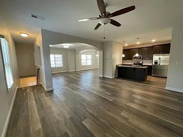Spacious 2 Bedroom Condo with Garage in Middletown