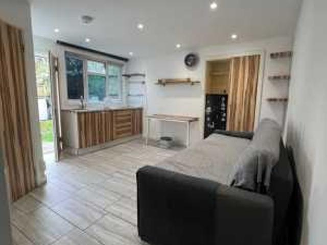 Spacious 2 bedroom apartment NW4