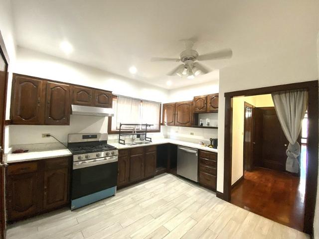 Spacious 2 Bedroom Apartment in Chicago