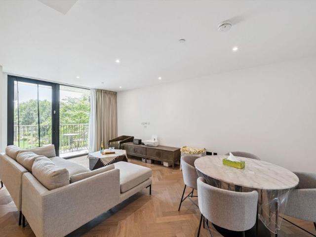 Spacious 2 bedroom apartment to rent in London Dock, Wapping E1W