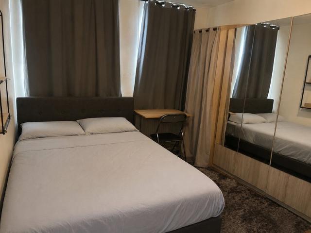 Spacious 2 Bedroom Ground Floor Flat with Private