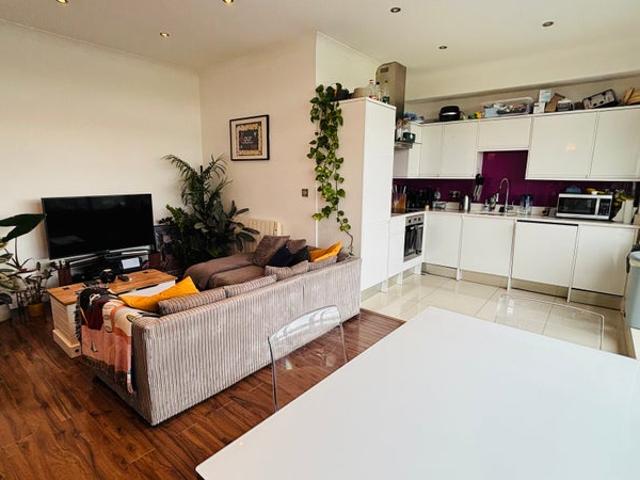 Spacious 2 Bedroom Flat to Rent in Mile End