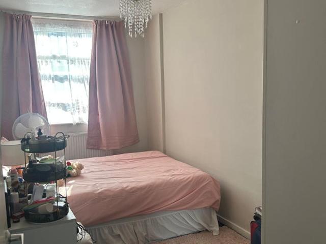 Spacious 2 Bedroom Flat to Rent