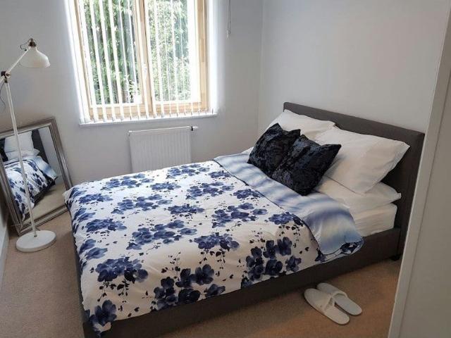 Spacious 2 bedroom flat in Zone 1