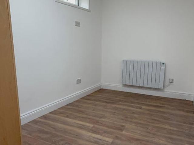 Spacious 2 Bedroom House with Garden – E6 6DQ – Bi