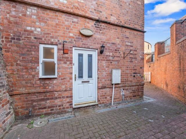 Spacious 2 Bedroom in City Centre