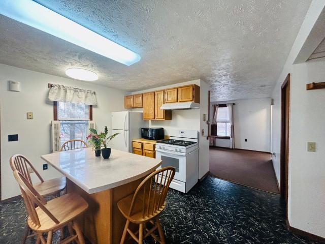 Spacious 2 Bedroom in Portsmouth, NH!| In Unit Washer and Dryer | Off Street Parking