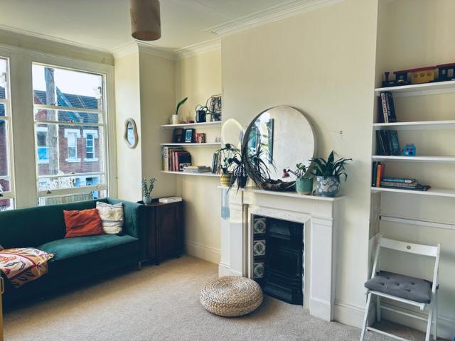 Spacious 2 bedroom maisonette with garden