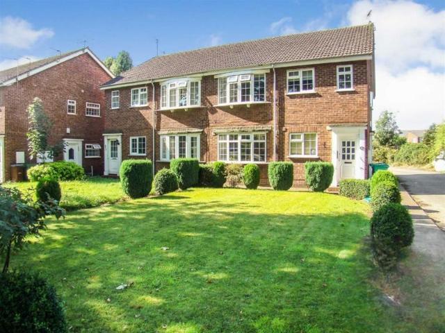 Spacious 2 Bedroom Maisonette G/F on Derby