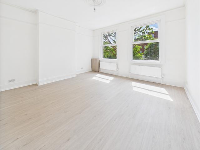 Spacious 2 Bedroom Split Level Apartment For Rent