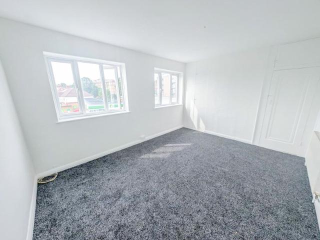 Spacious 2 Bedroom Property in Hendon