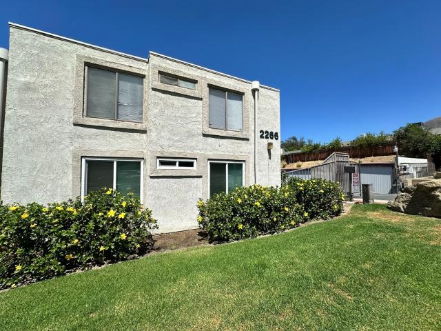 Spacious 2 Bedroom with Private Patio & In Unit Laundry