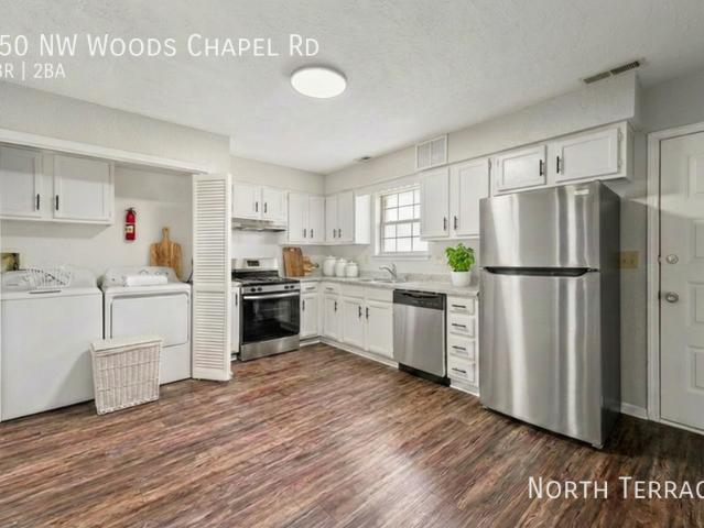 Spacious 2 Bedroom Townhome for Rent | Blue Springs, MO