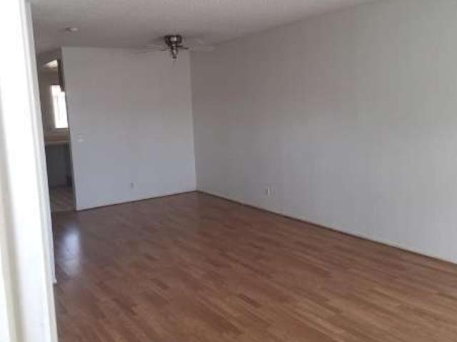 Spacious 2 bedroom Unit available !