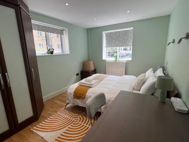 Spacious 2 beds with livingroom near Regents Park