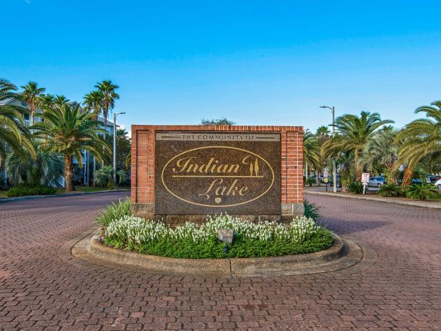 Spacious 2B/2B Unfurnished Condo near Beach in the Heart of Destin!