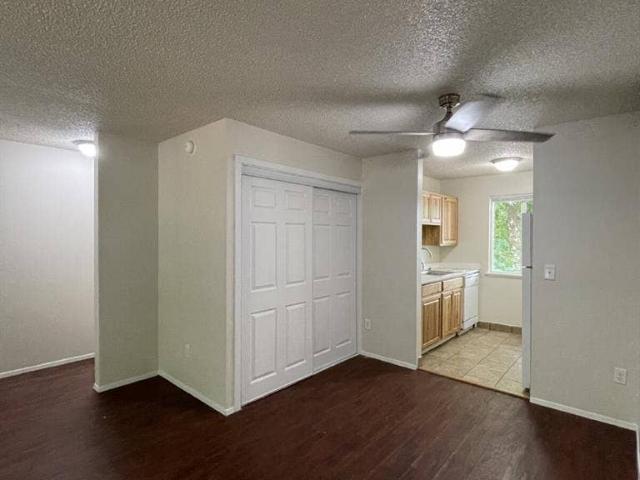 Spacious 2BED/1BATH APARTMENT