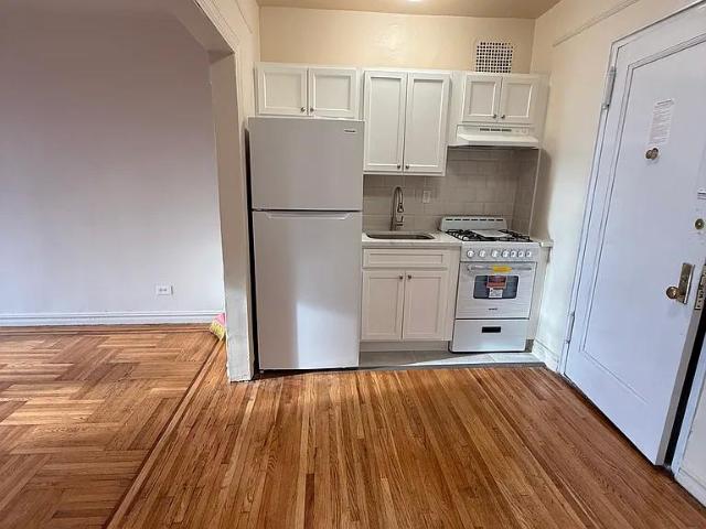 Spacious 2BR Apartment in Brooklyn Midwood