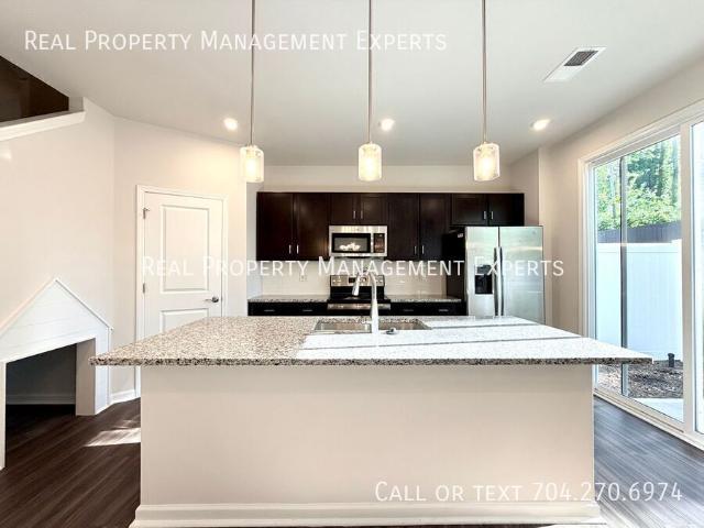 Spacious 2BR + Flex Room/ 2BA Townhouse in Charlotte!