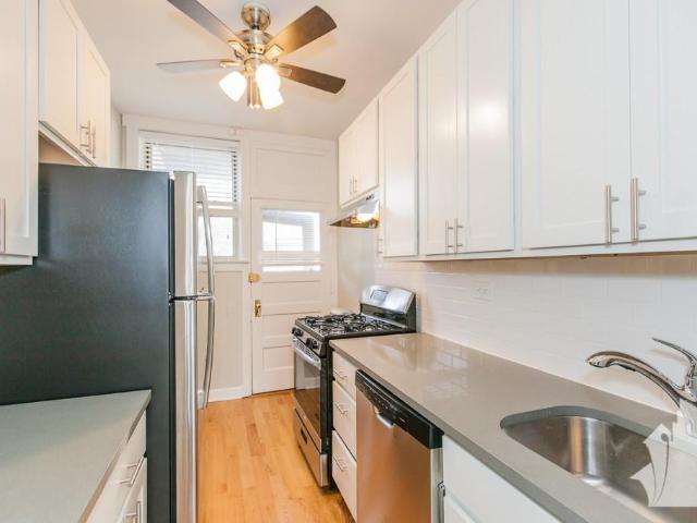Spacious 2BR Ravenswood – Heat Included, Cats OK, Dishwasher