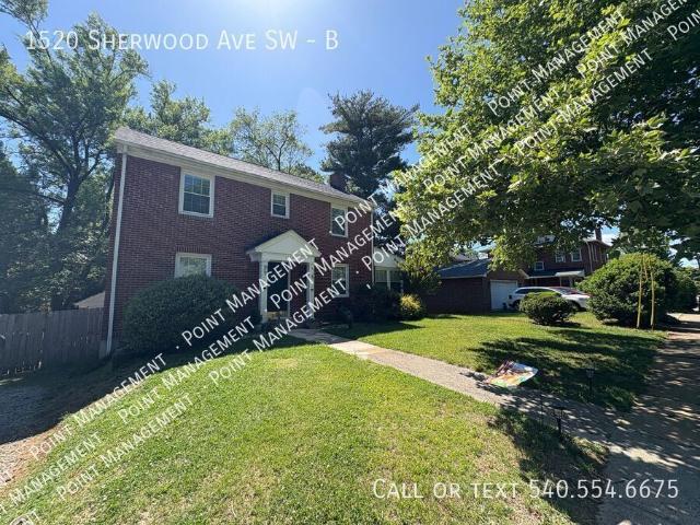Spacious 2nd Floor Apartment Near Grandin – Central Air, Hardwood Floors & Bonus Office Space
