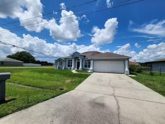 Spacious 3/2 Home 1001 Eiffel Ln