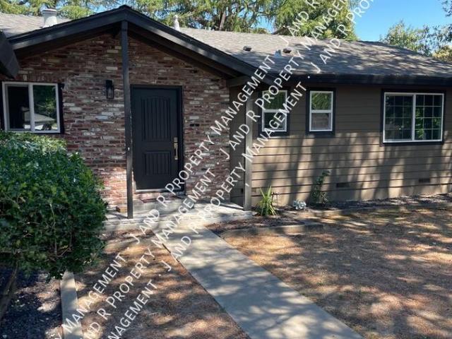 Spacious 3/2 Near Pocket