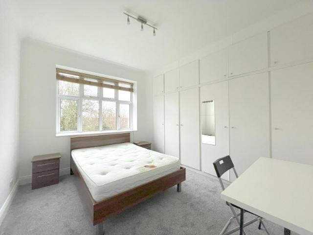 ⭐Spacious 3/4 bedroom flat NW2 Kilburn ⭐
