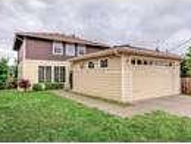 Spacious 3 Bd 2.5 Bath House for Rent is Southpark Neighborhood