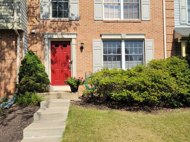 Spacious 3 Bed, 4 Bath Home 1 roommate wanted