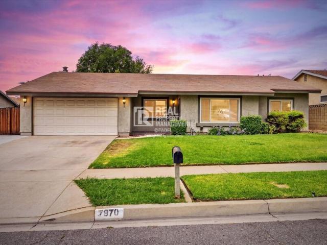 Spacious 3 Bed / 2 Bath Home with Large Backyard, 2 Living Rooms & Fireplace