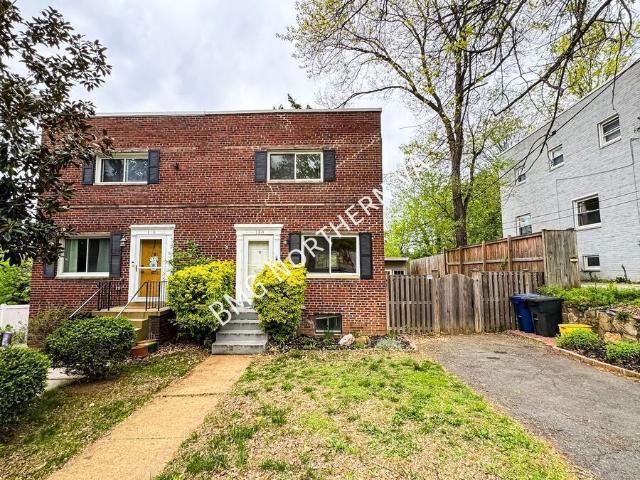 Spacious 3 Bed 2 Bath Semi Detached Brick Home With Large Yard In Cameron Heights