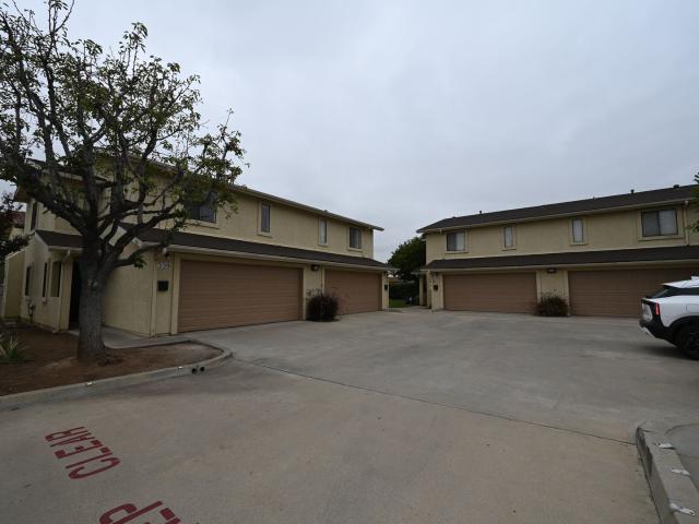 Spacious 3 Bed / 2.5 Bath Townhome in Gated Community – El Cajon
