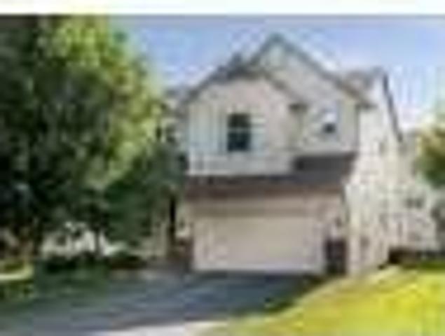Spacious 3 bed, 2.5 bath SFH available Nov. 4 in Shakopee!