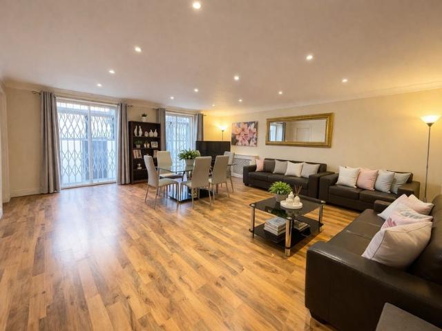 Spacious 3 bed 2bath flat near Imperial College