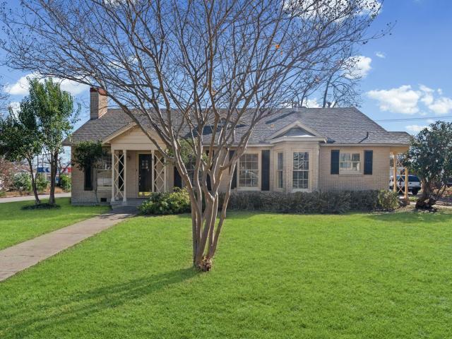 Spacious 3 Bed / 3 Bath Home w/ Large Fenced Yard & Deck in Temple ISD