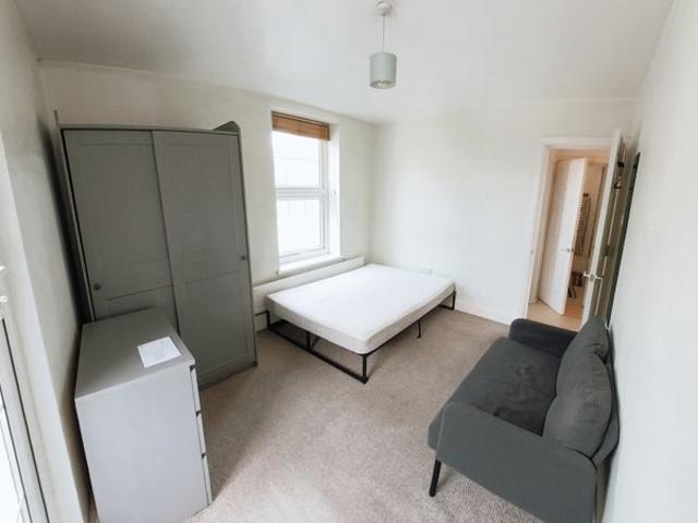 Spacious 3 Bed Flat Holloway Road N7