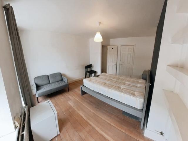 Spacious 3 Bed Flat Holloway Road N7