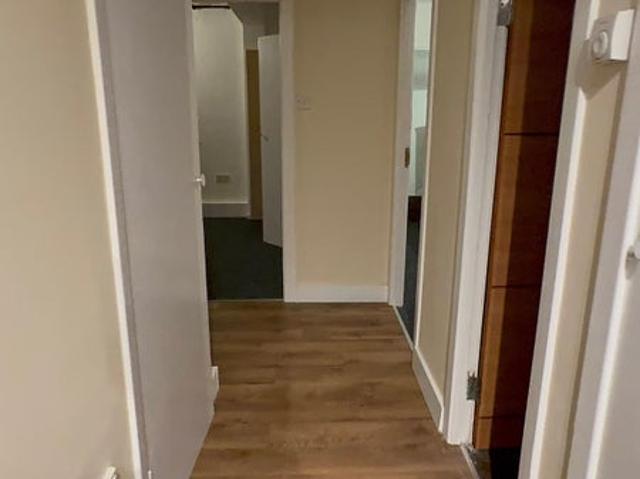 Spacious 3 Bed Flat + Reception & Balcony |