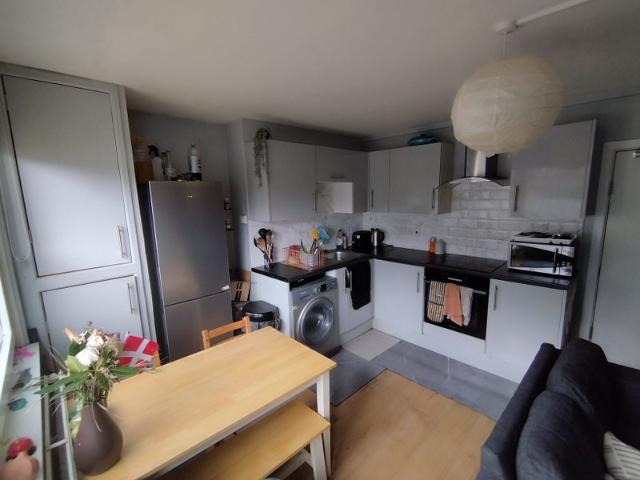 Spacious 3 Bed Home with Study + Gardens