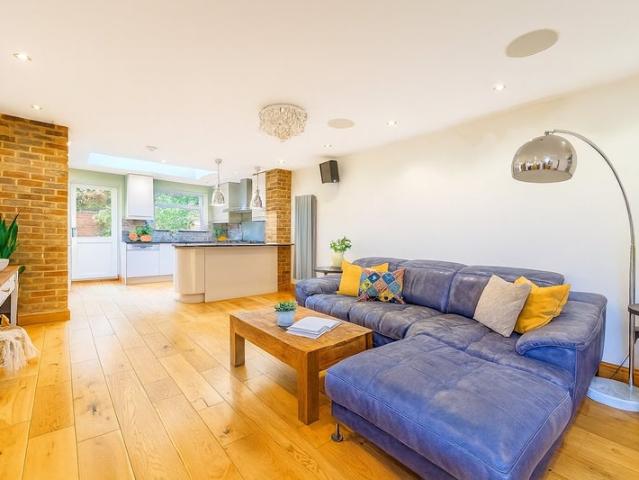 Spacious 3 bedroom/3 bathroom house