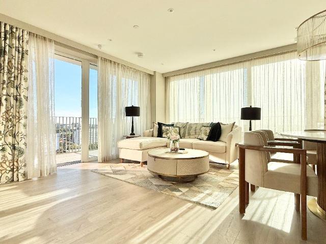 Spacious 3 Bedroom, 3 Bathroom Apartment in Allium House