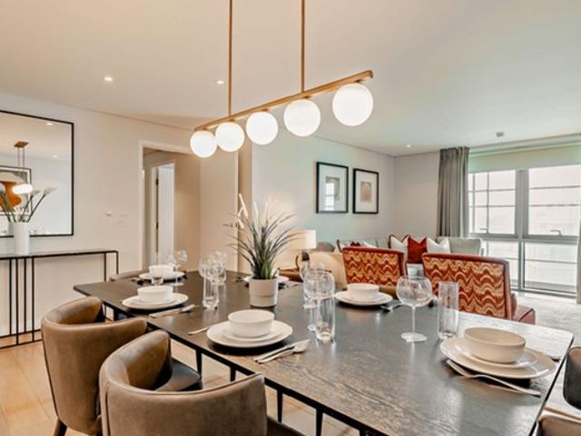 Spacious 3 Bedroom Canal View Apartment with Concierge & Parking