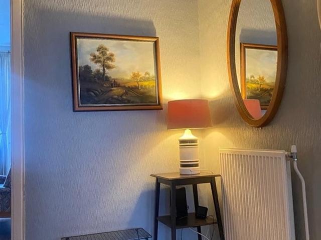 Spacious 3‑Bedroom Dalry Flat Near Haymarket