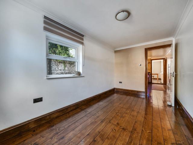 Spacious 3 Bedroom Flat for Rent in New Cross with Private Garden