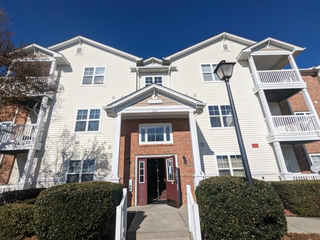 Spacious 3 bedroom. Fresh paint and new hard wood floors before the new tenant occupancy. New photos to be uploaded soon A very spacious, beautiful and secure 3 bed 2 bath condo. Gated access to each building. 0.