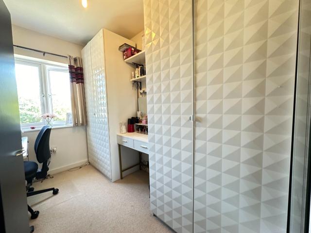 Spacious 3 Bedroom House in Farley Meadows, Luton Available June