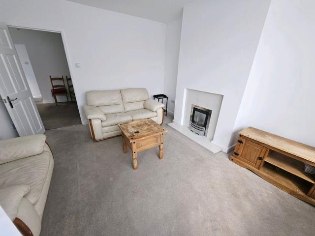 Spacious 3 Bedroom House West Bromwich